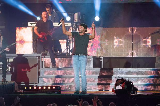 PHOTOS: Luke Bryan brings his best to Lake Tahoe South Shore ...