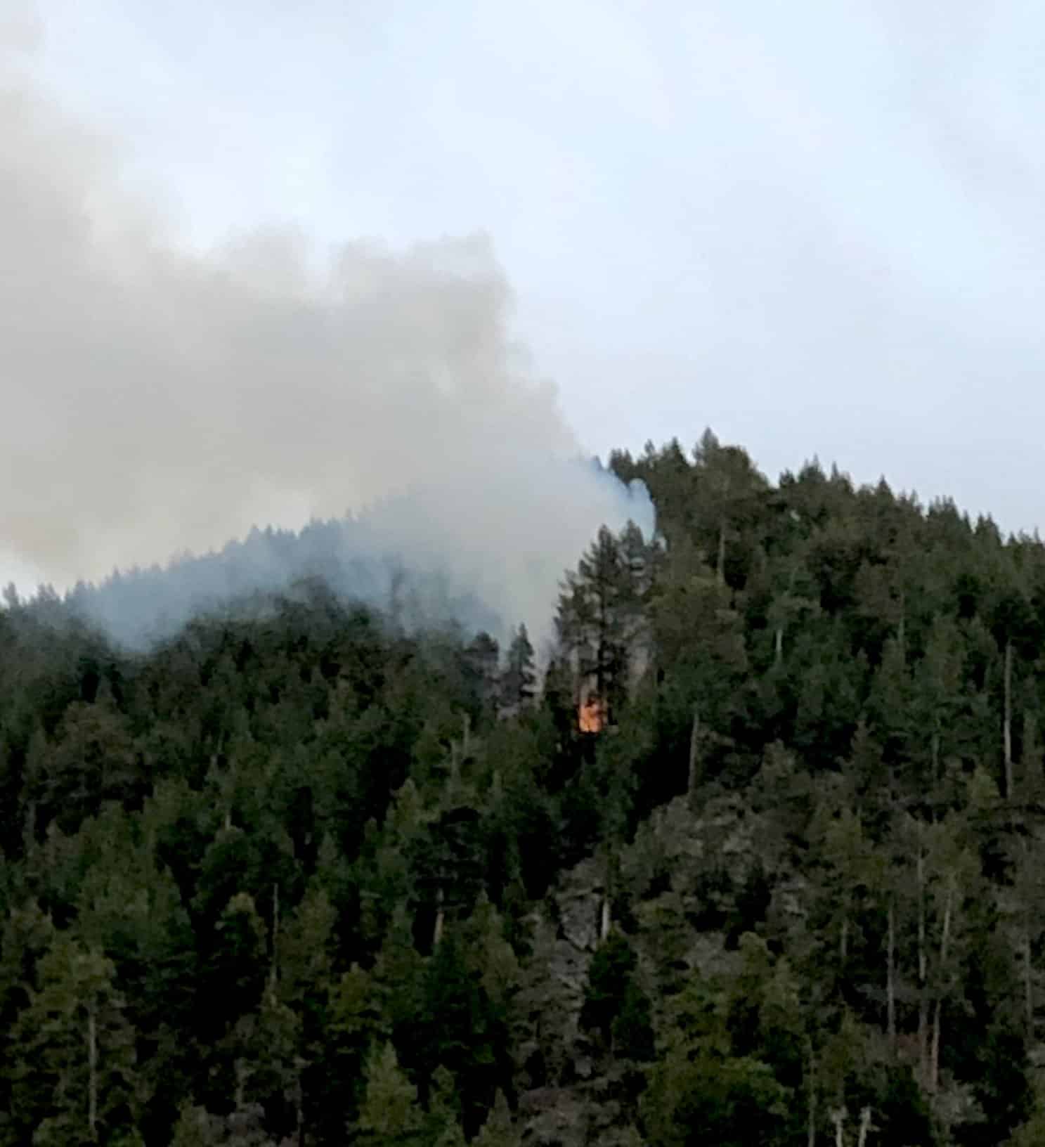 Firefighters battle blaze near Spooner Summit | TahoeDailyTribune.com