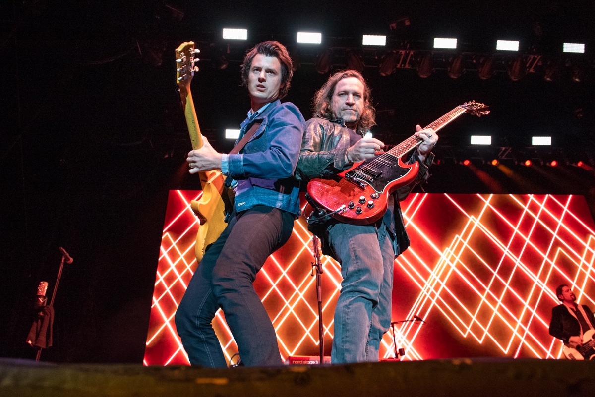 Large crowd watches Grammy award winning band Train (Gallery ...