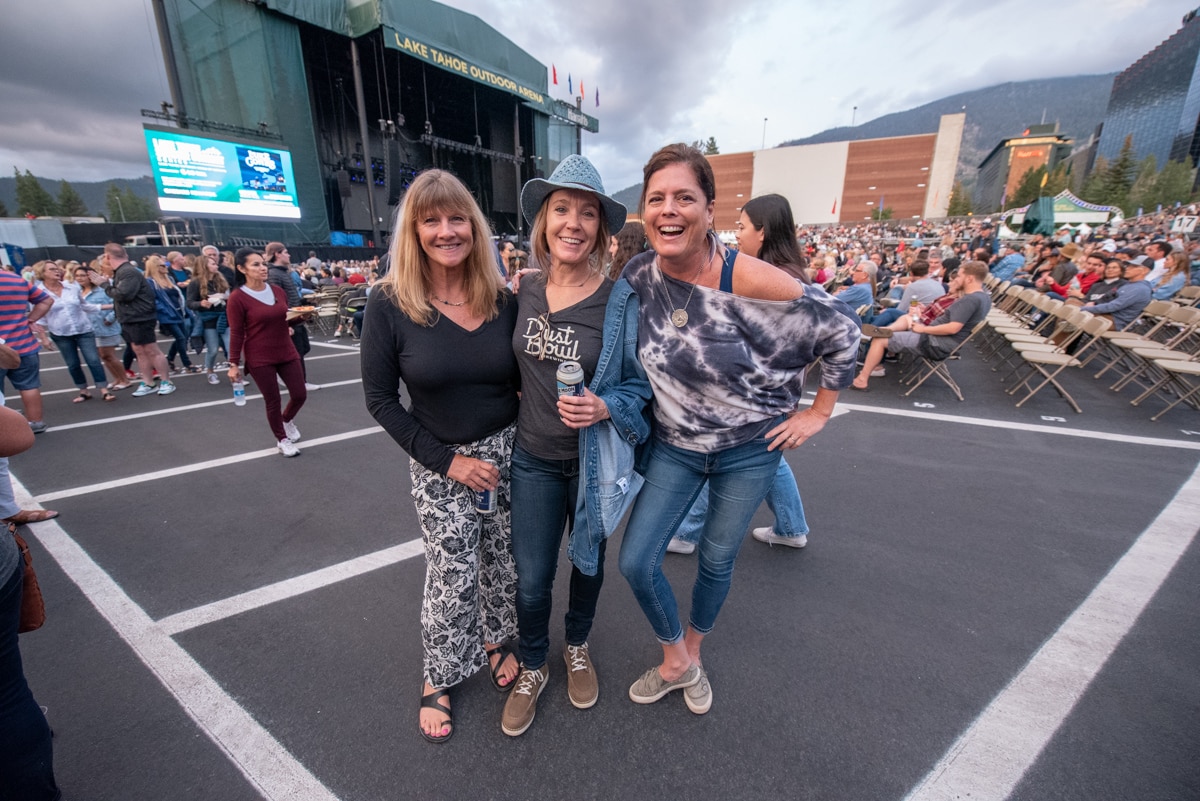 Large crowd watches Grammy award winning band Train (Gallery ...