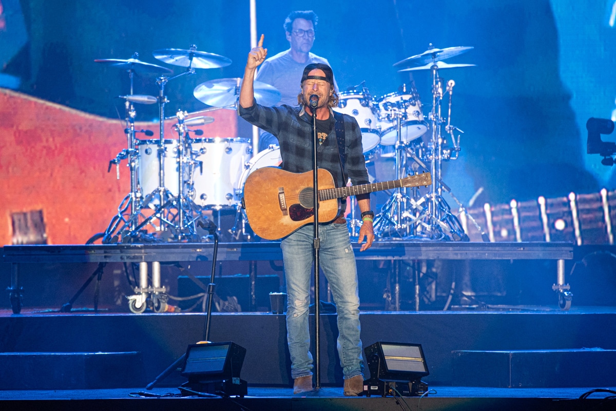 Country singers Bentley, McBryde dazzle crowd at Stateline (Gallery ...