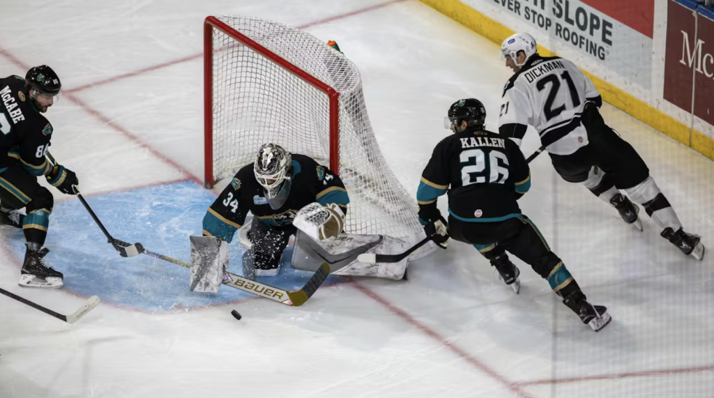 Two-goal third period propels Thunder over Knight Monsters 3-2 ...